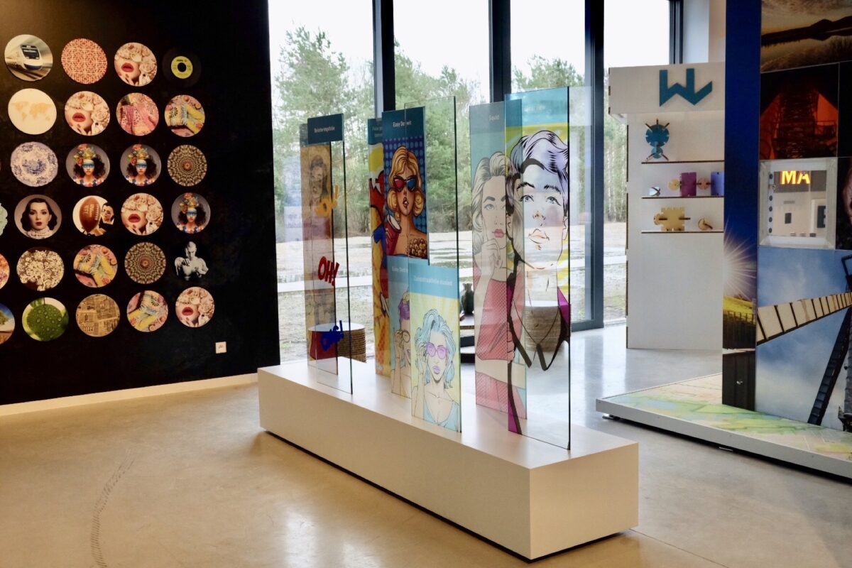 Showroom - ontdek de lichtbakken, displays, gevelletters, reboard displays